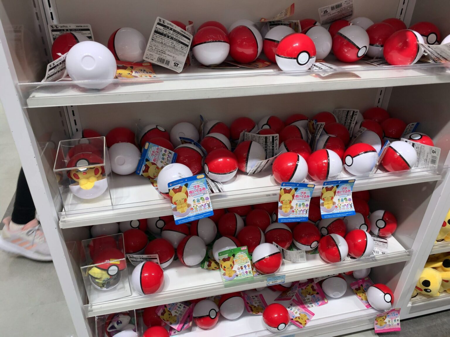 【2023年】成田空港のポケモンストア・限定グッズや空港内の通路・壁で見られるポケモンを紹介 - Culturize